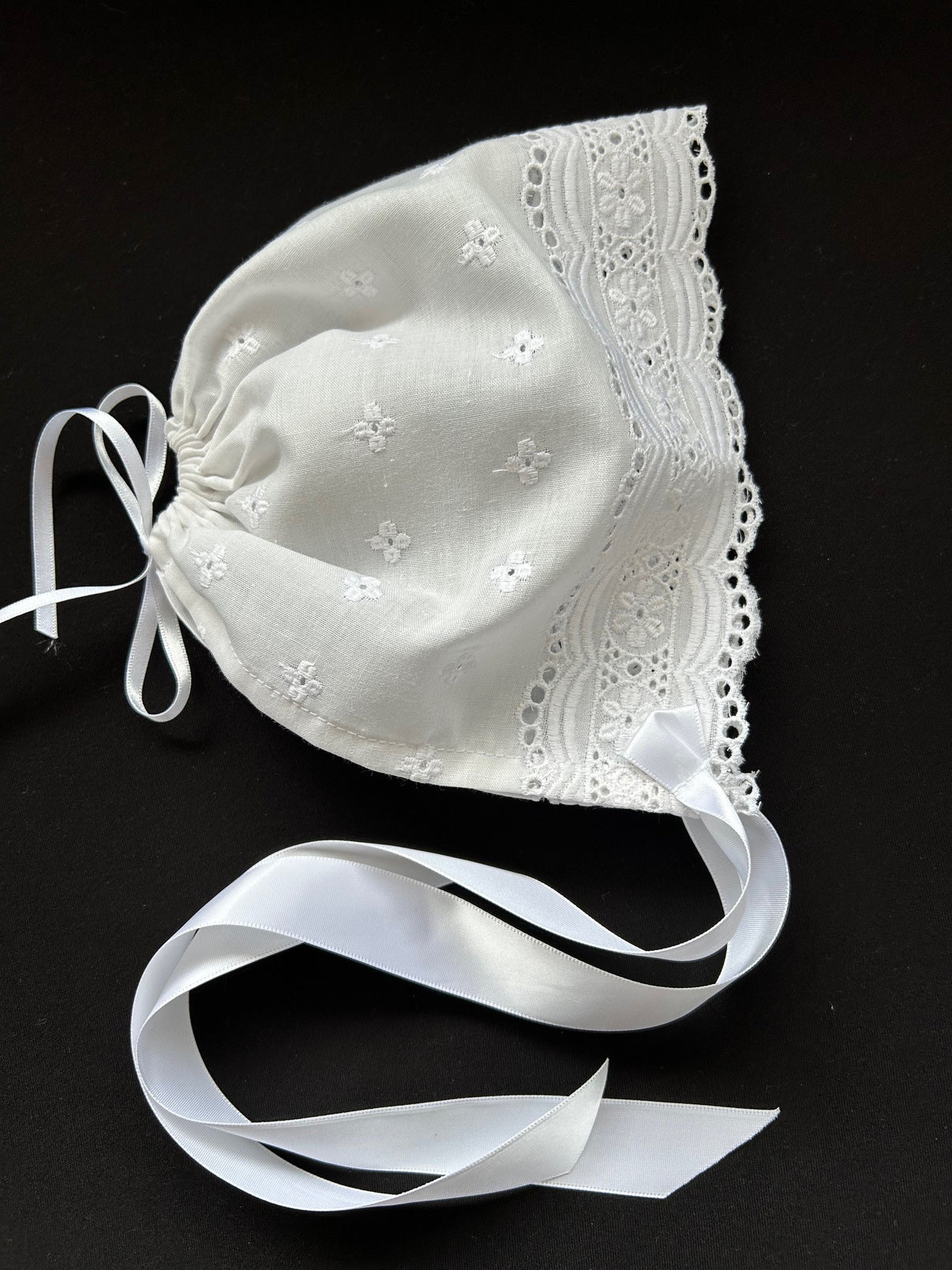 Beautiful Broderie Anglaise Baby Bonnet – Little Angels Couture
